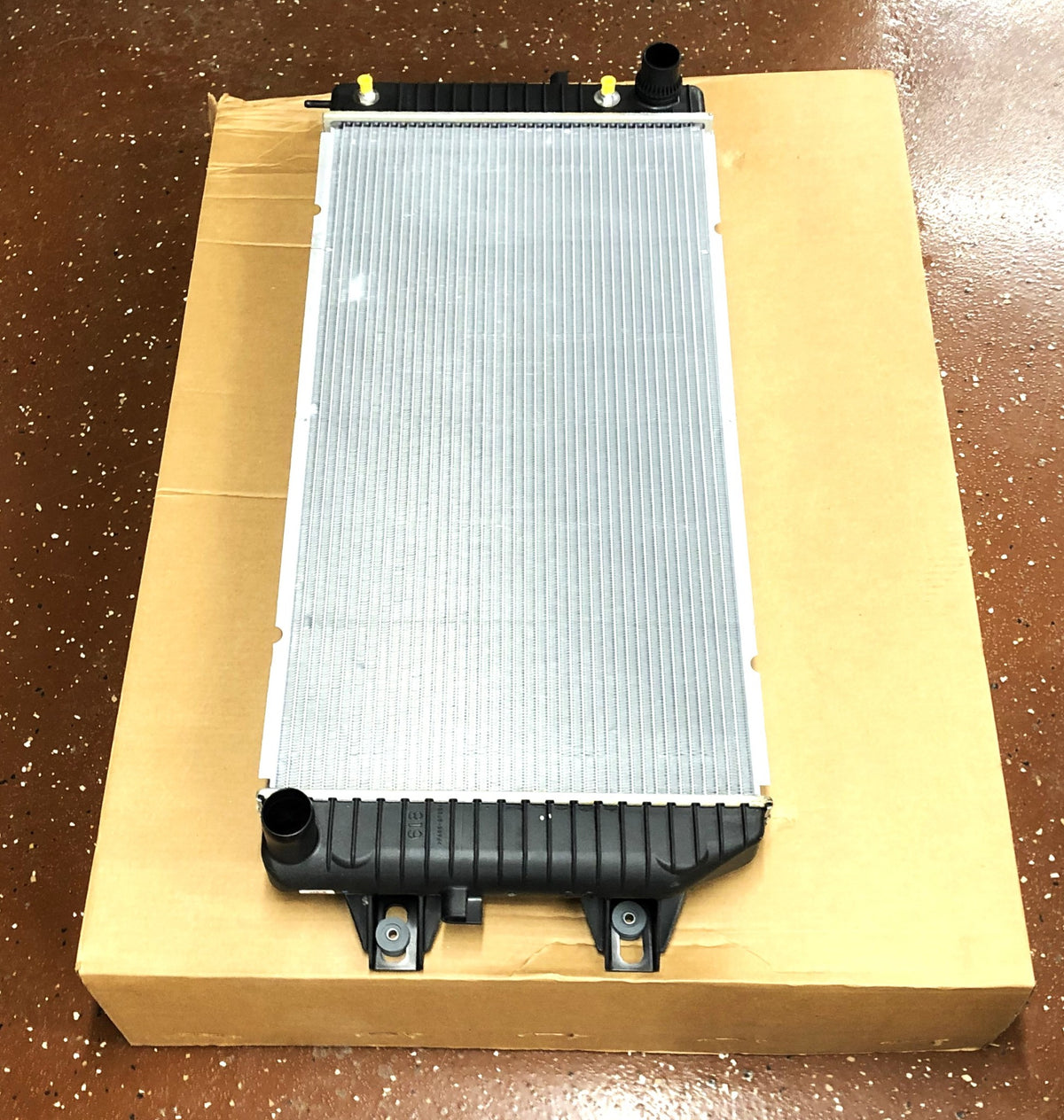 GM Radiator 22805590 NOS — governmenttransitsurplus.com