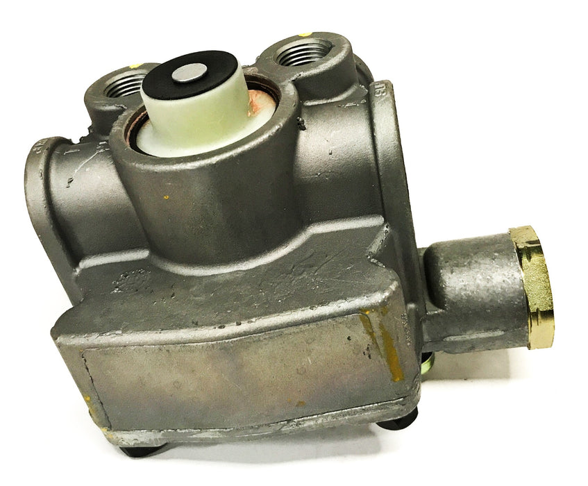 Bendix Air Brake Valve 3570617C91 NOS — governmenttransitsurplus.com